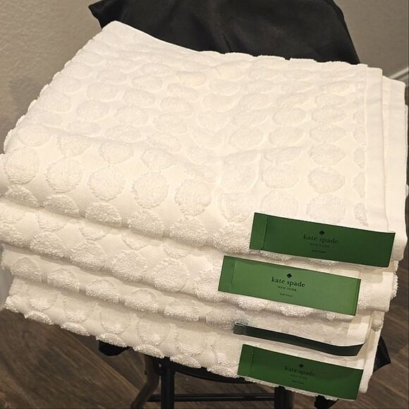 kate spade | Bath | Kate Spade New York Raised Dot Plush Bath Towel Set ...